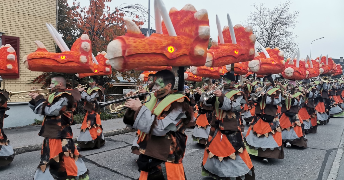 50 Jahre Lavaria: Nach dem Umzug folgt die Guggenparty | Der Rheintaler