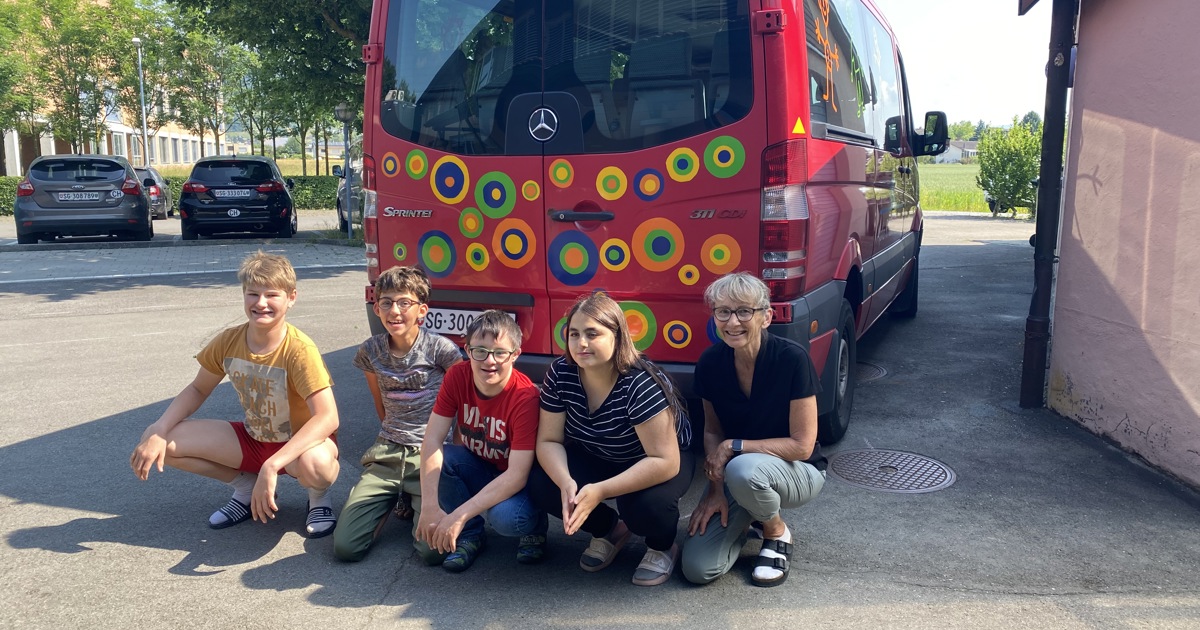 Schulbusse in neuem Design – Kinder gestalteten ihn selbst | Der Rheintaler