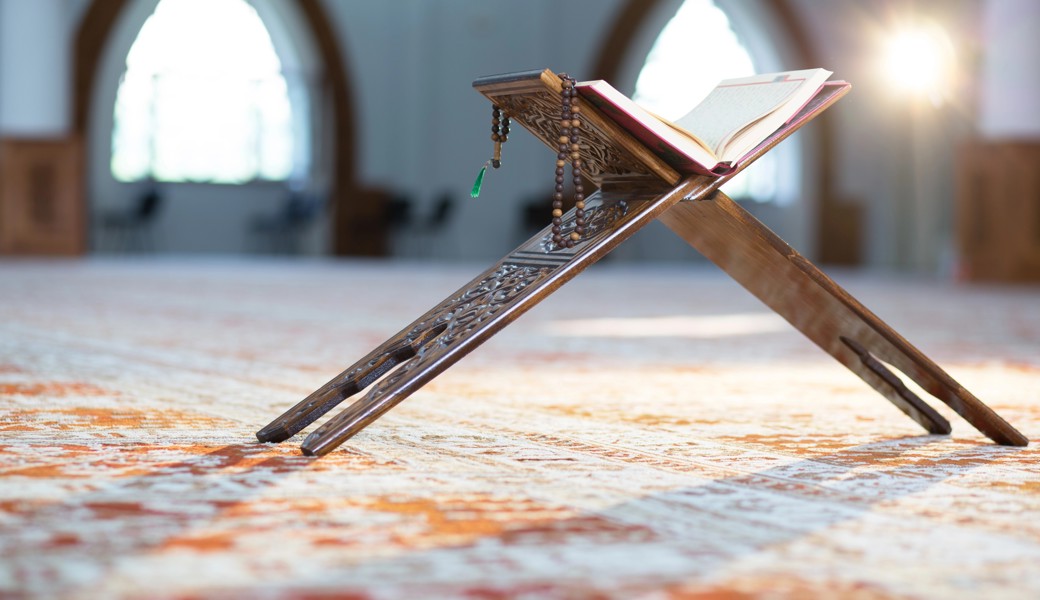Zu wenig Platz vor der Moschee: Wie wär’s mit interreligiösem Parkieren ...