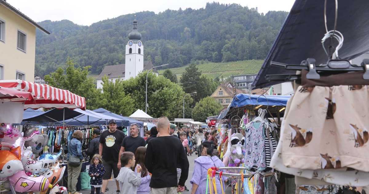 Attraktive Bahnen und Stände an der Balger Kilbi | Der Rheintaler