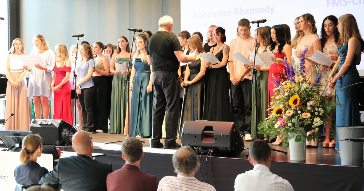 35 Schülerinnen und Schüler feiern ihren FMS-Abschluss mit Musik und ...