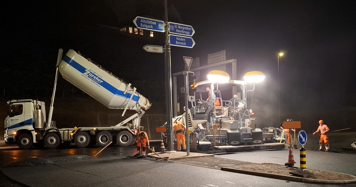 Neuer Teerbelag: Auf der Entenbad-Kreuzung wird in der Nacht gearbeitet ...