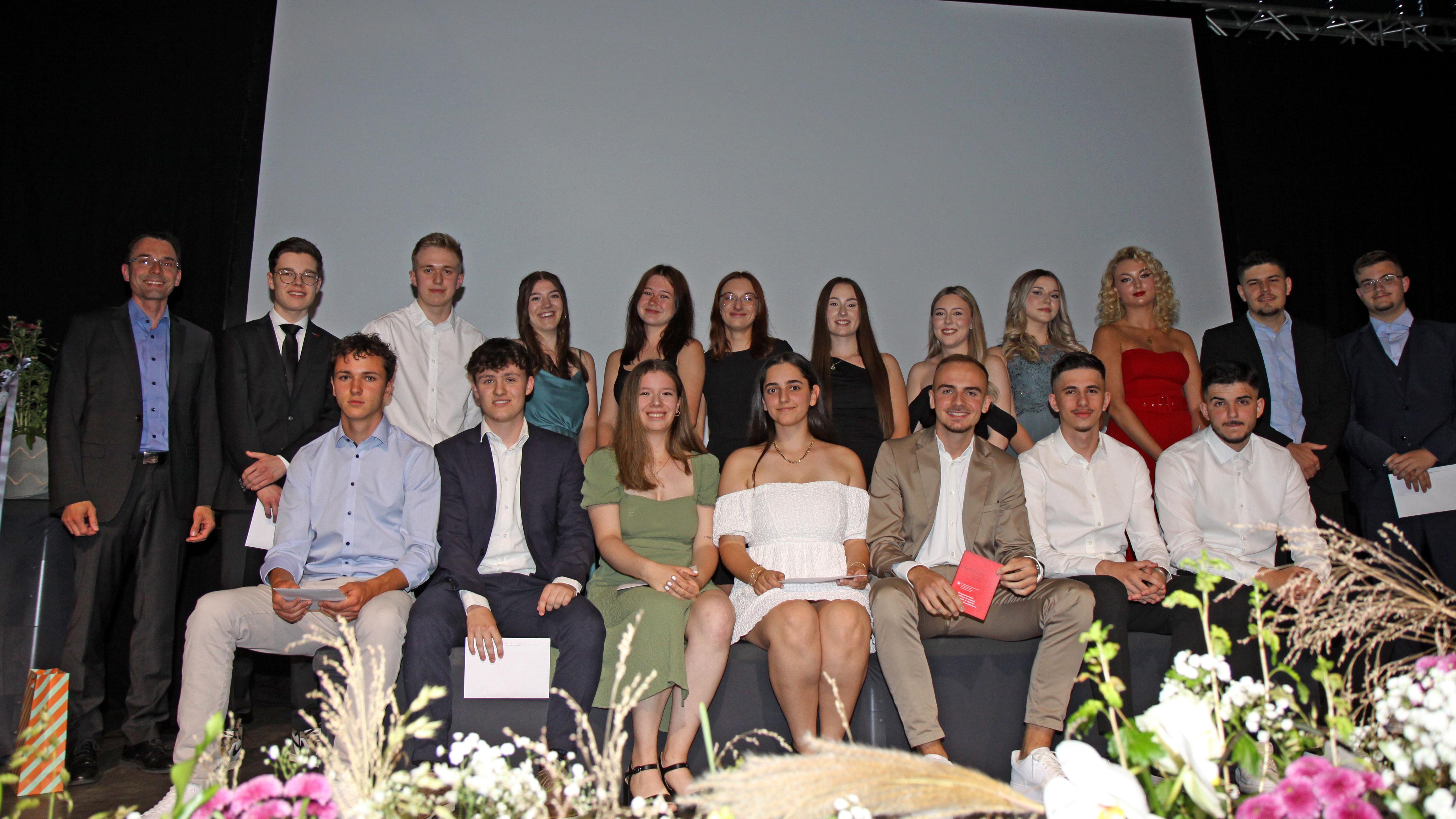 Lehrabschluss im KV: «Absolute Traumergebnisse» | Der Rheintaler