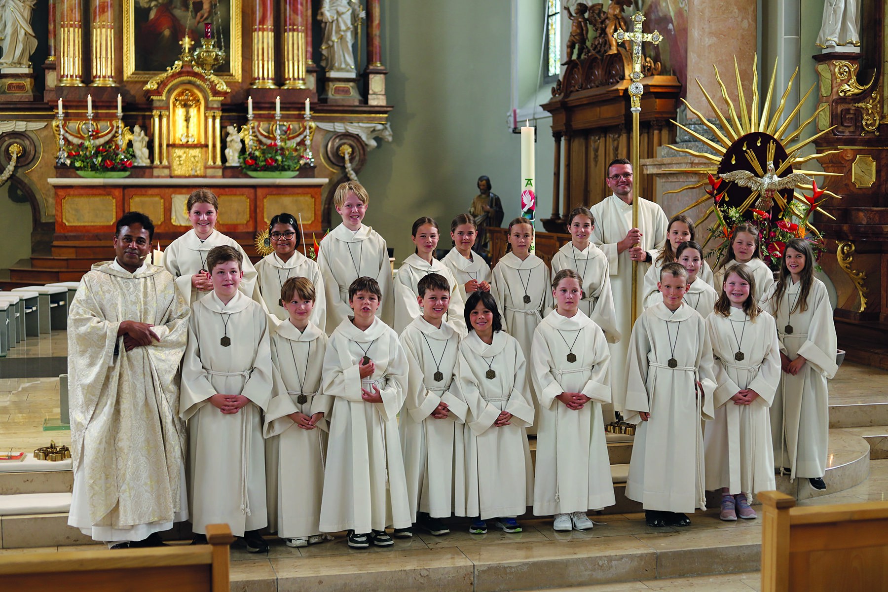 Feierliche Aufnahme von Ministrantinnen und Ministranten | Der Rheintaler