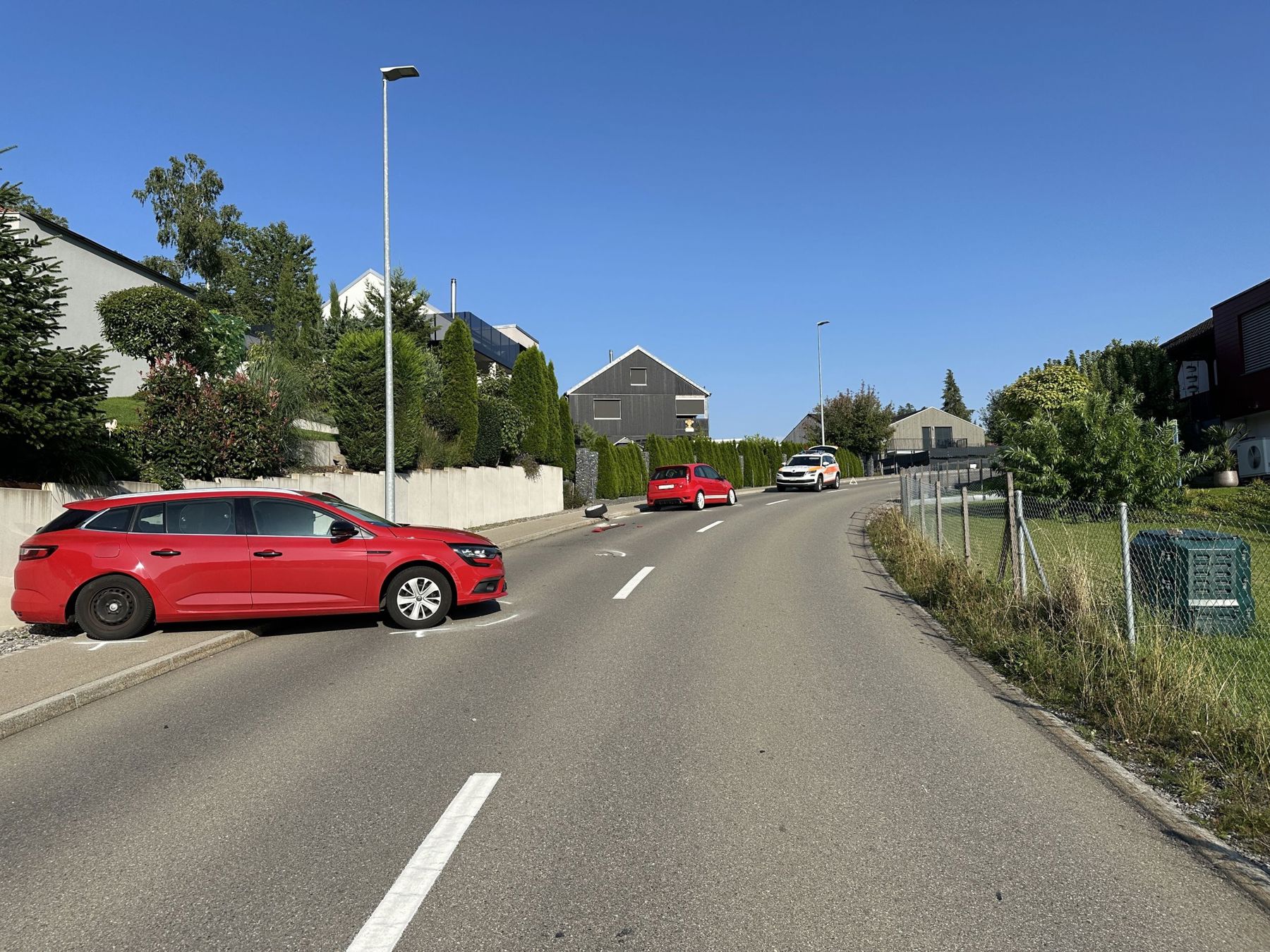 Fahrunfähig auf Gegenfahrbahn geraten: Zwei verletzte Personen und zweimal Totalschaden an den ...