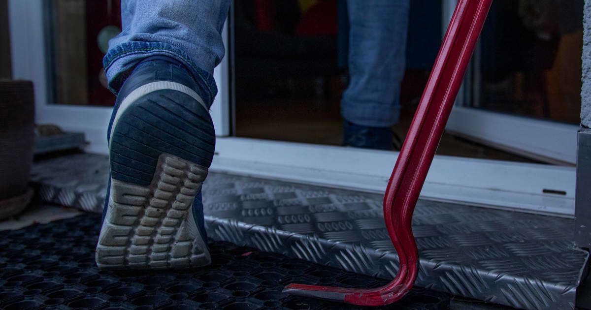 Einbrecher dringen nachts in Einfamilienhaus ein und erbeuten Bargeld ...