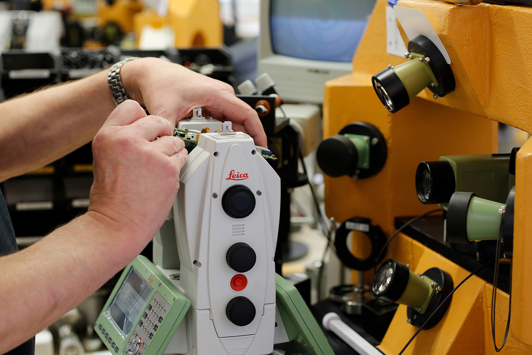 «Unumgängliche Kündigungen» bei Leica Geosystems - aber Schweigen über ...
