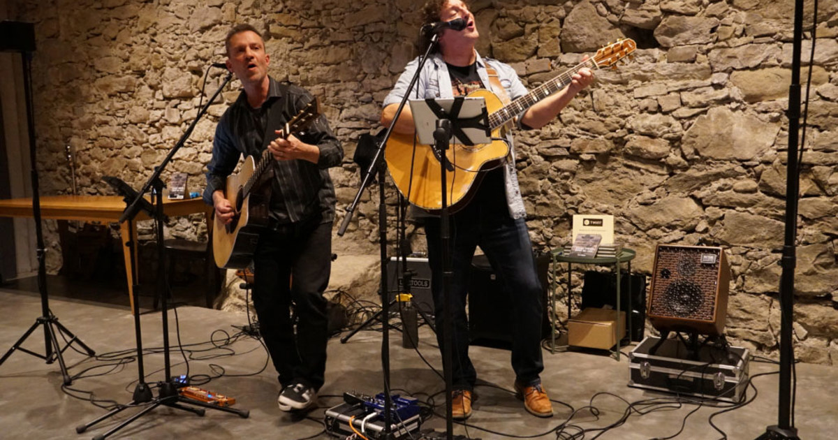 An der «Storytellers Music Night» wird eine Welt aus Songs und ...