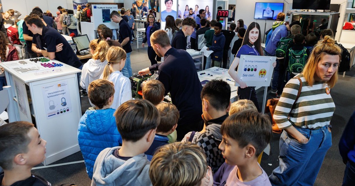 Mike Egger hat eine Vision: Der Bernecker SVP-Nationalrat lanciert eine ...