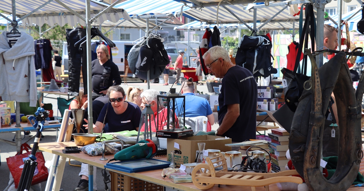 Von Pokémon bis Häkelkunst: Flohmarkt zieht Sammler und Künstlerinnen ...