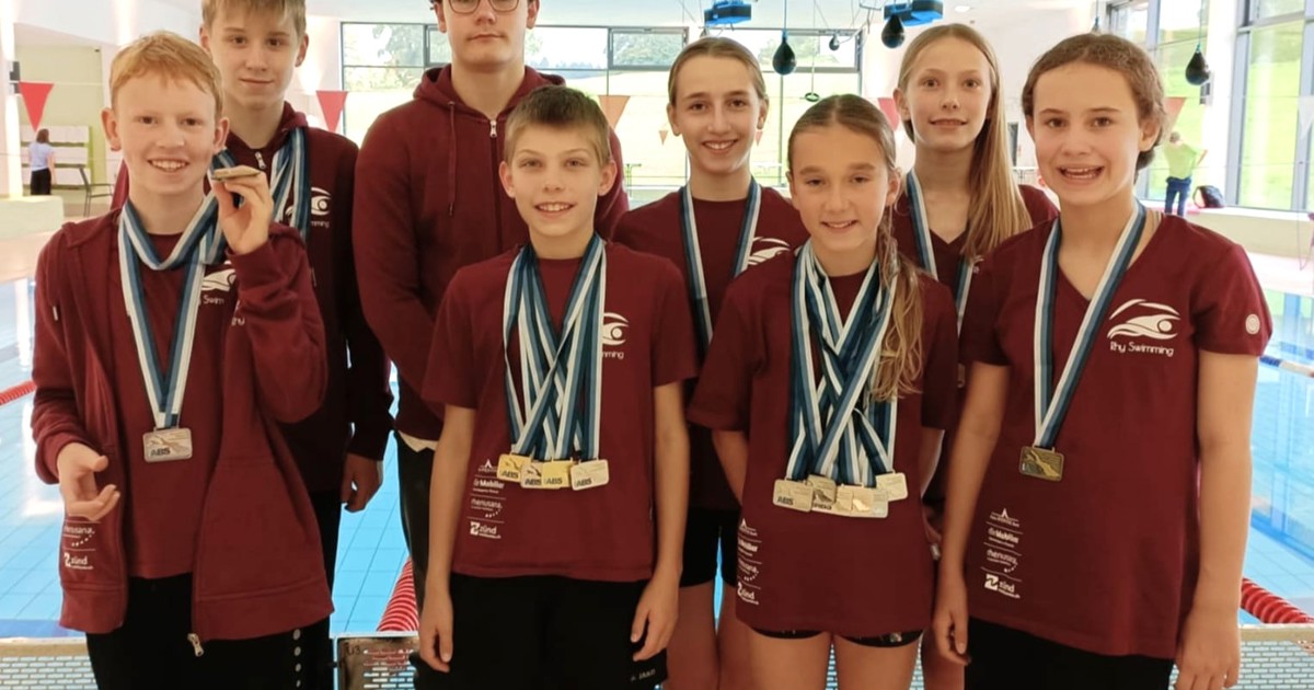 Rhy Swimming holt an den Bodenseemeisterschaften 24 Medaillen | Der Rheintaler