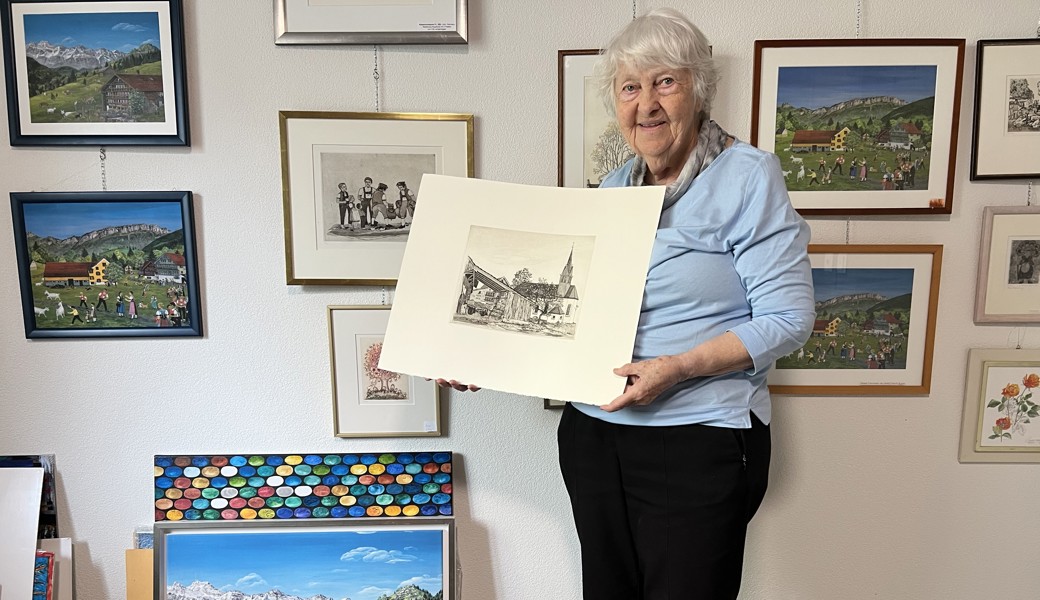 Künstlerin Lilly Langenegger stellt ihre Bilder mit Bauernmalerei in ...